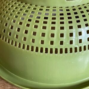 The Unbranded Brand | Kitchen | 96s Vintage Avocado Green Plastic ...